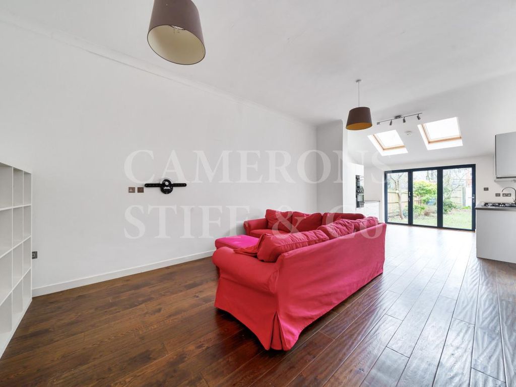 3 bed flat to rent in Cranhurst Road, Willesden Green NW2, £2,799 pcm ...
