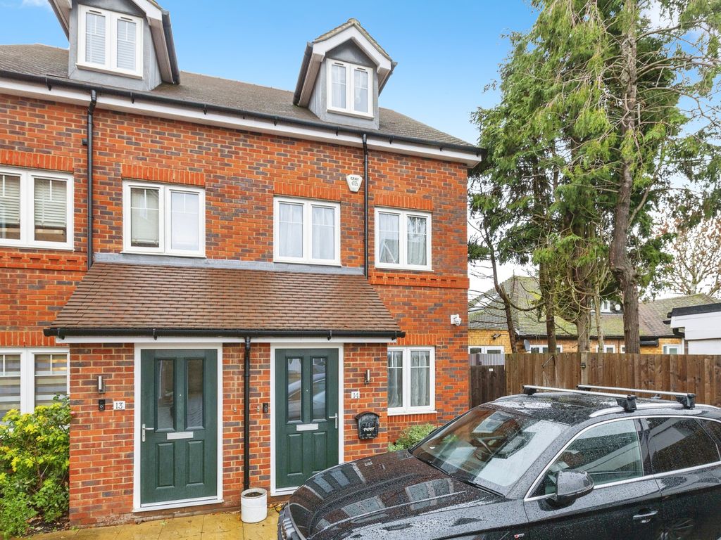 3 bed end terrace house for sale in Connaught Close, Uxbridge UB8, £ ...
