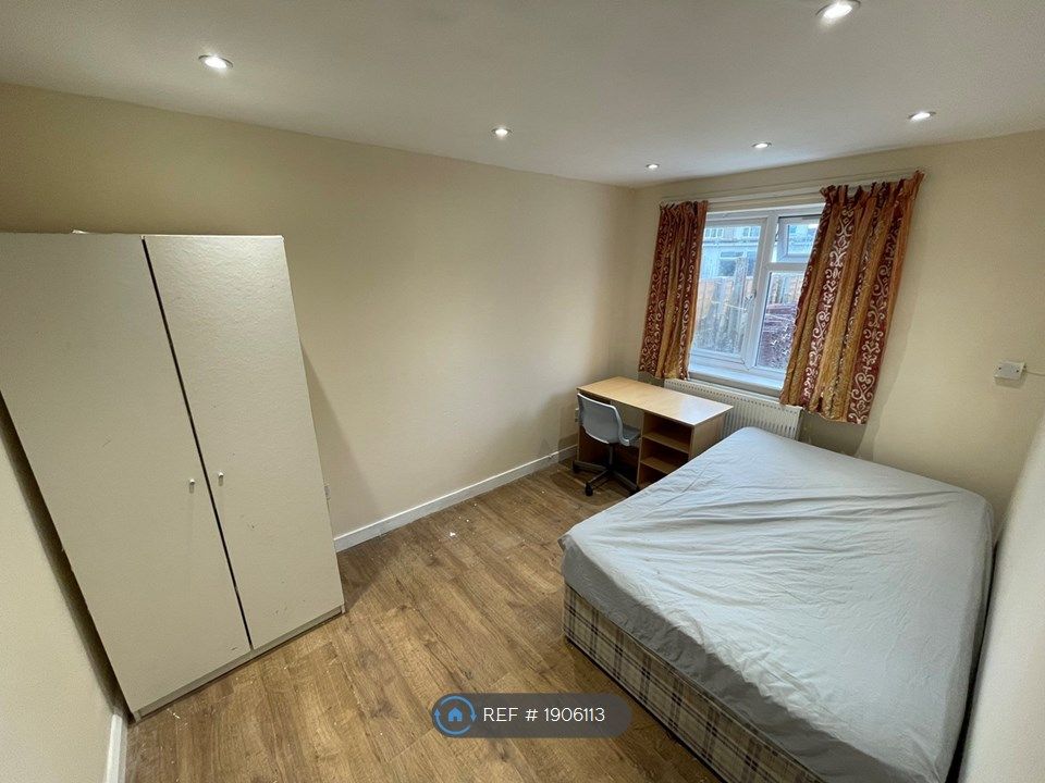 4 bed flat to rent in Lilac Road, Southampton SO16, £1,325 pcm - Zoopla