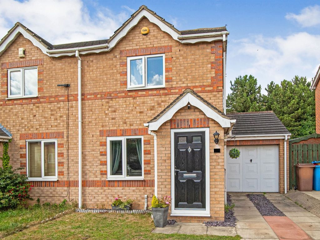 2 bed semi-detached house for sale in Bridgegate Drive, Hull HU9 - Zoopla