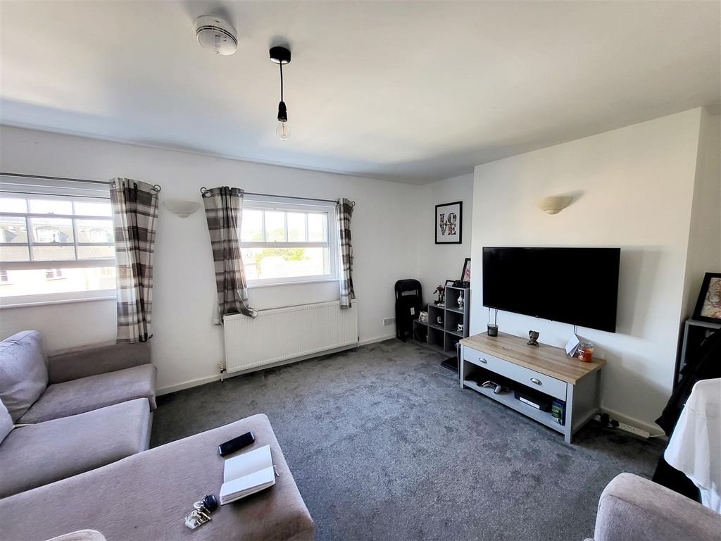 1 bed flat to rent in Star Hill, Rochester ME1, £900 pcm - Zoopla