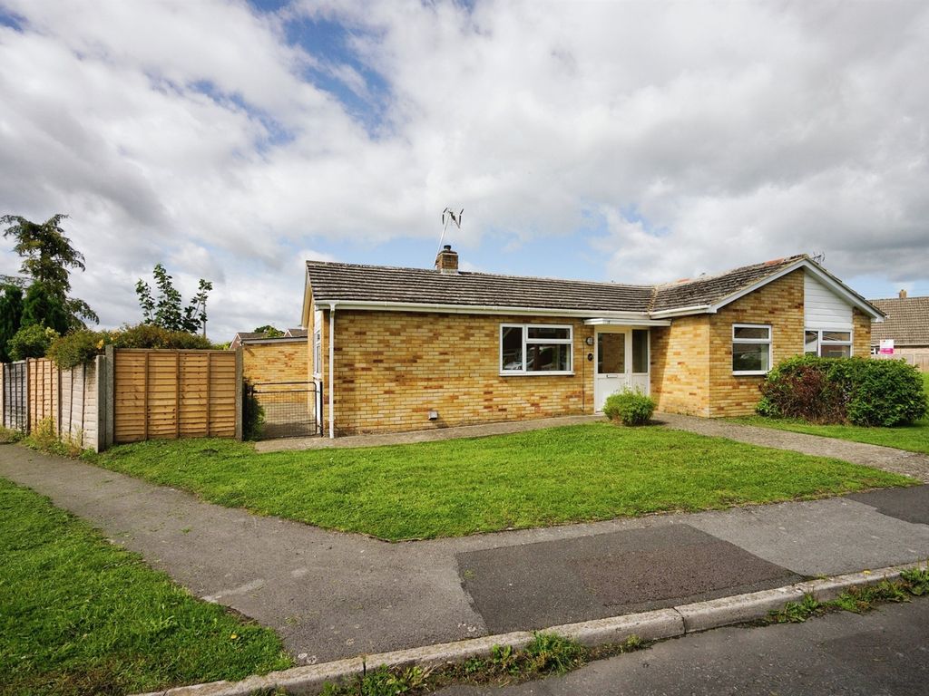 3 bed detached house for sale in Sarum Drive, Devizes SN10 - Zoopla
