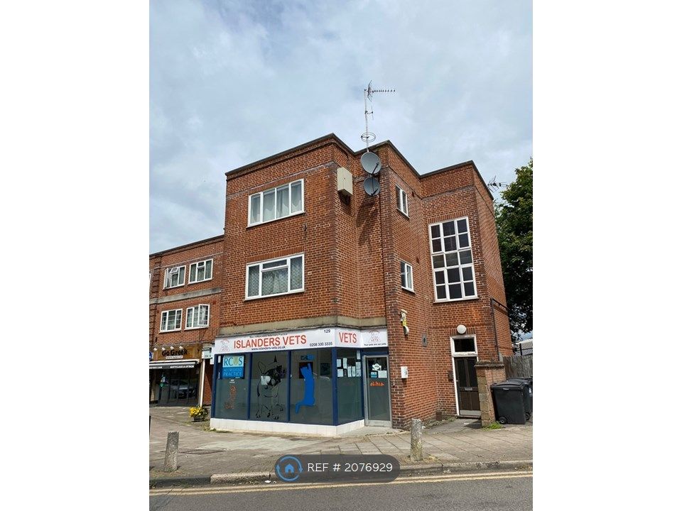 2 bed flat to rent in Manor Drive North, New Malden KT3, £1,750 pcm ...