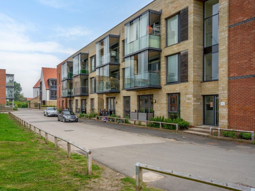 2 bed flat for sale in Derwent Way, York YO31, £87,400 - Zoopla