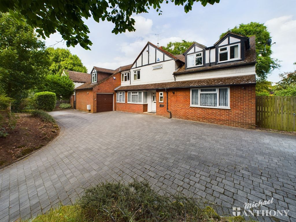 5 Bed Detached House For Sale In Plantation Road Heath And Reach