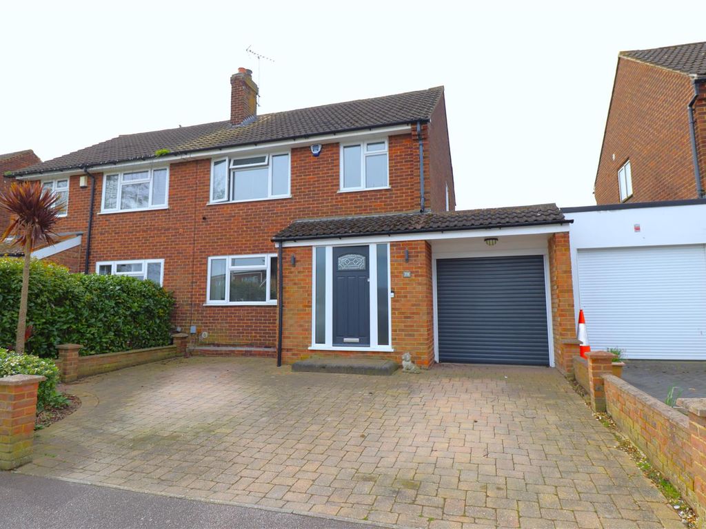 3 Bed Semi Detached House For Sale In Parkfield Road Rainham