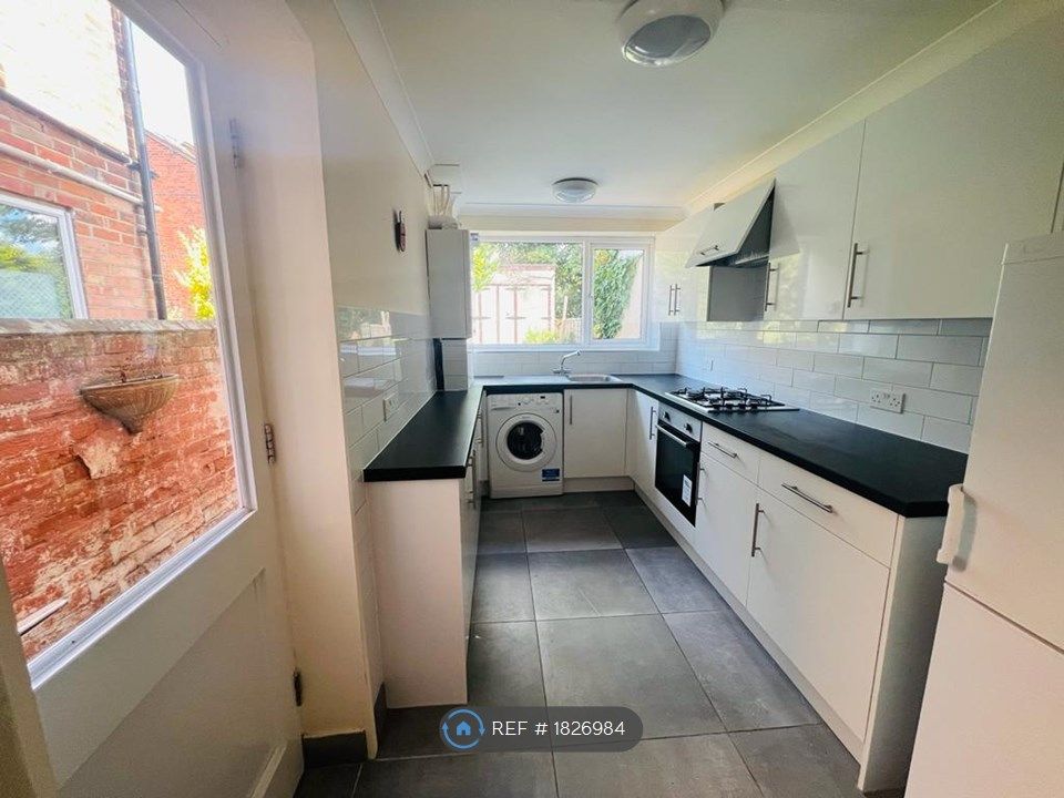 2 bed terraced house to rent in Amity Road, Reading RG1, £1,450 pcm - Zoopla