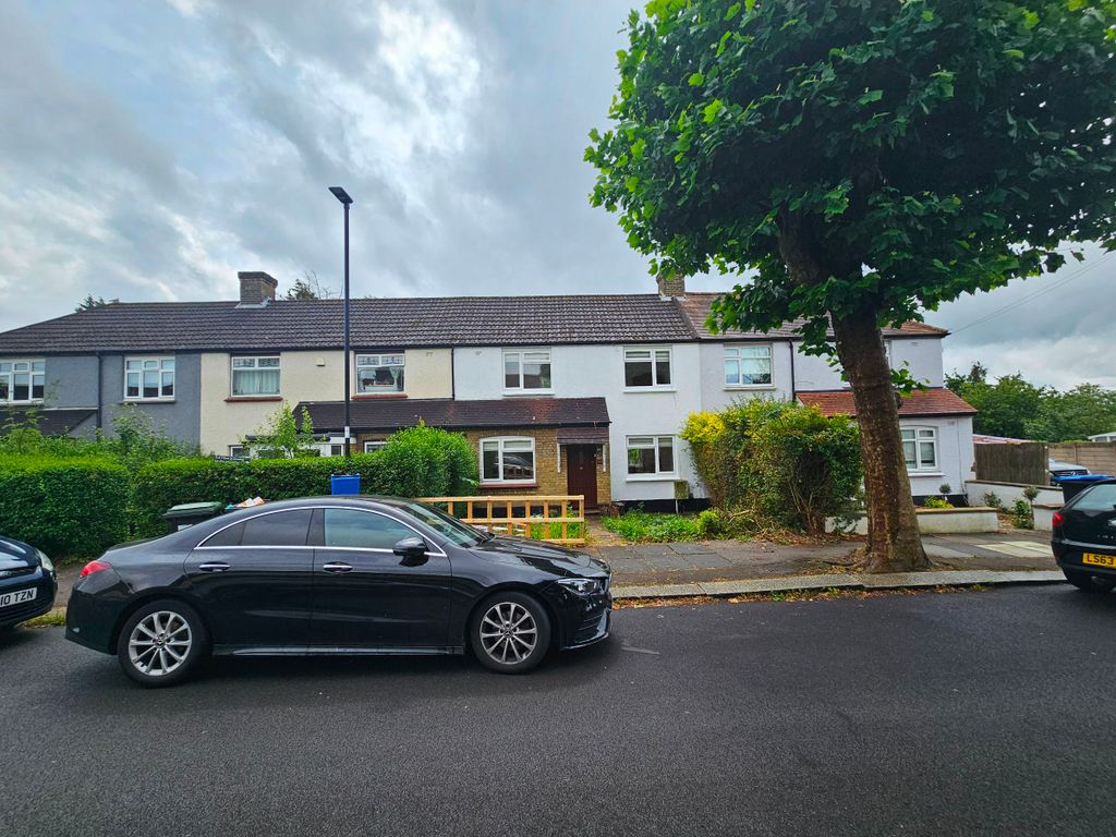 4 bed terraced house to rent in Addison Avenue, London N14, £2,500 pcm ...