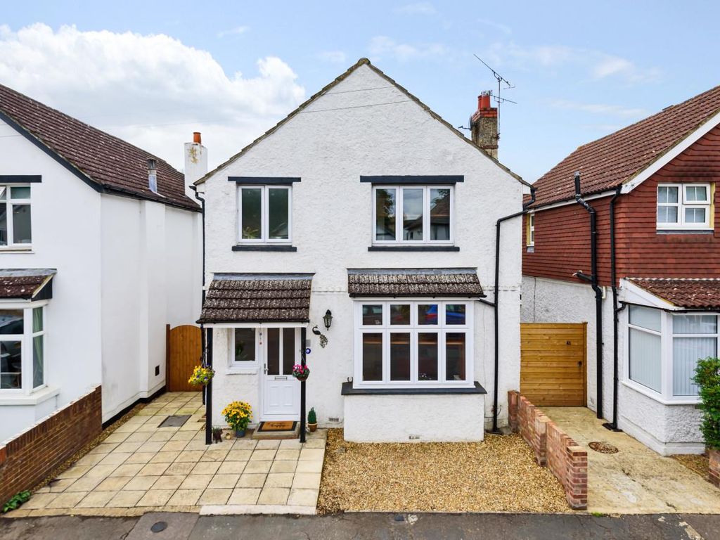 3 Bed Detached House For Sale In Station Road Frimley Camberley Gu16