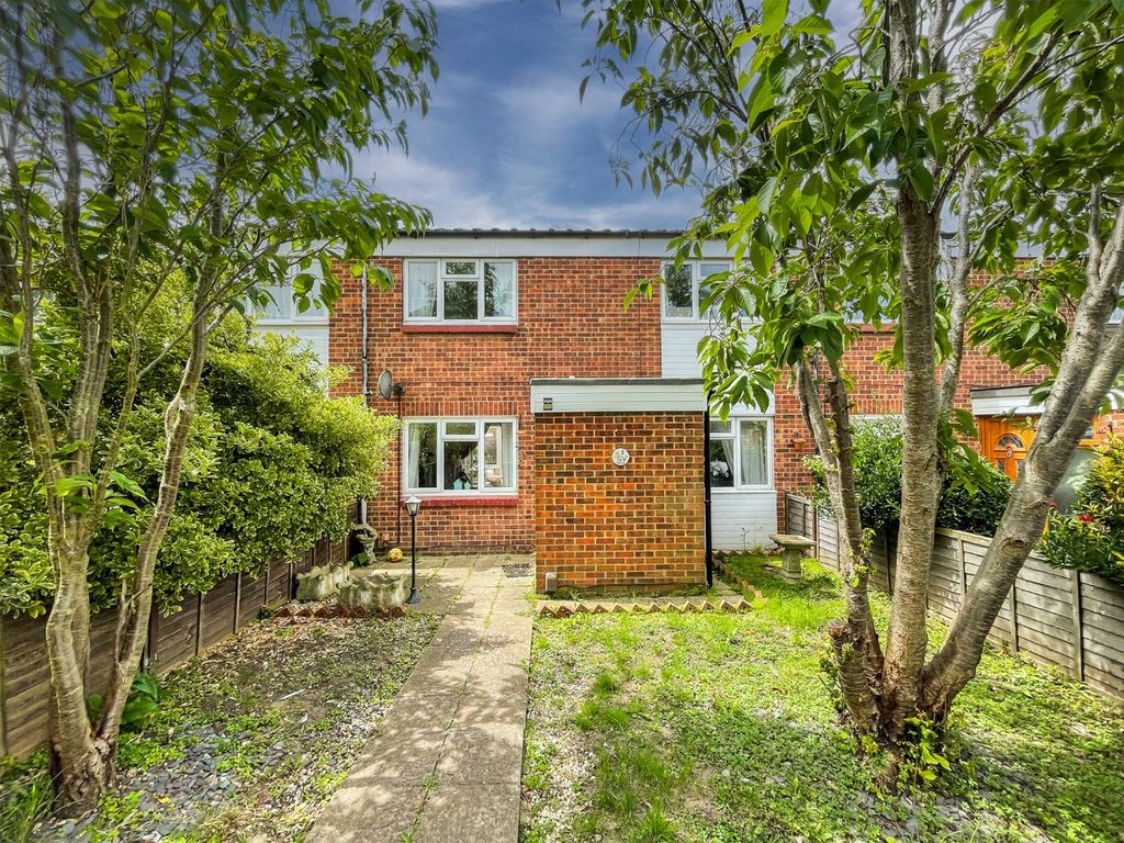 3 bed terraced house for sale in Larkfields, Northfleet, Gravesend ...