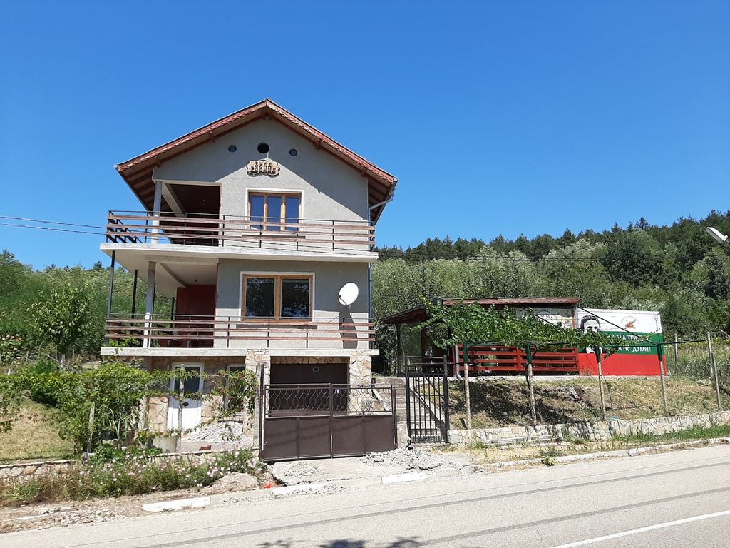 3 bed country house for sale in Solid Villa With Spacious Yard And ...