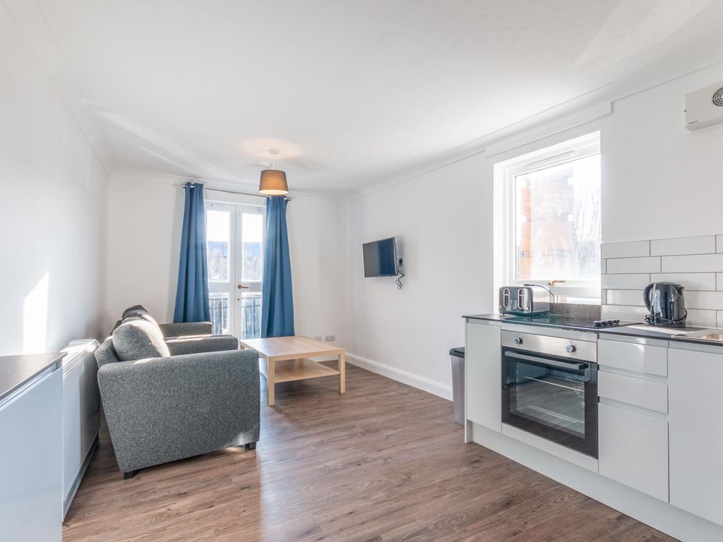 3 bed shared accommodation to rent in Morrison Circus, Edinburgh EH3, £ ...