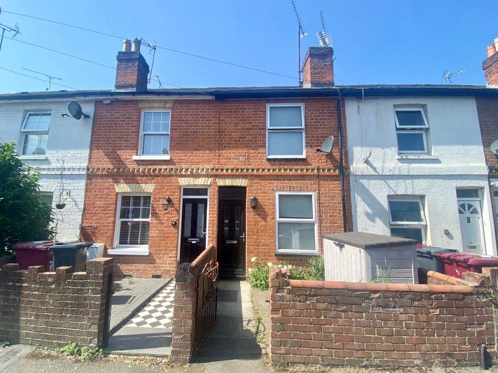 3 bed terraced house to rent in Cumberland Road, Reading, Berkshire RG1, £1,400 pcm - Zoopla