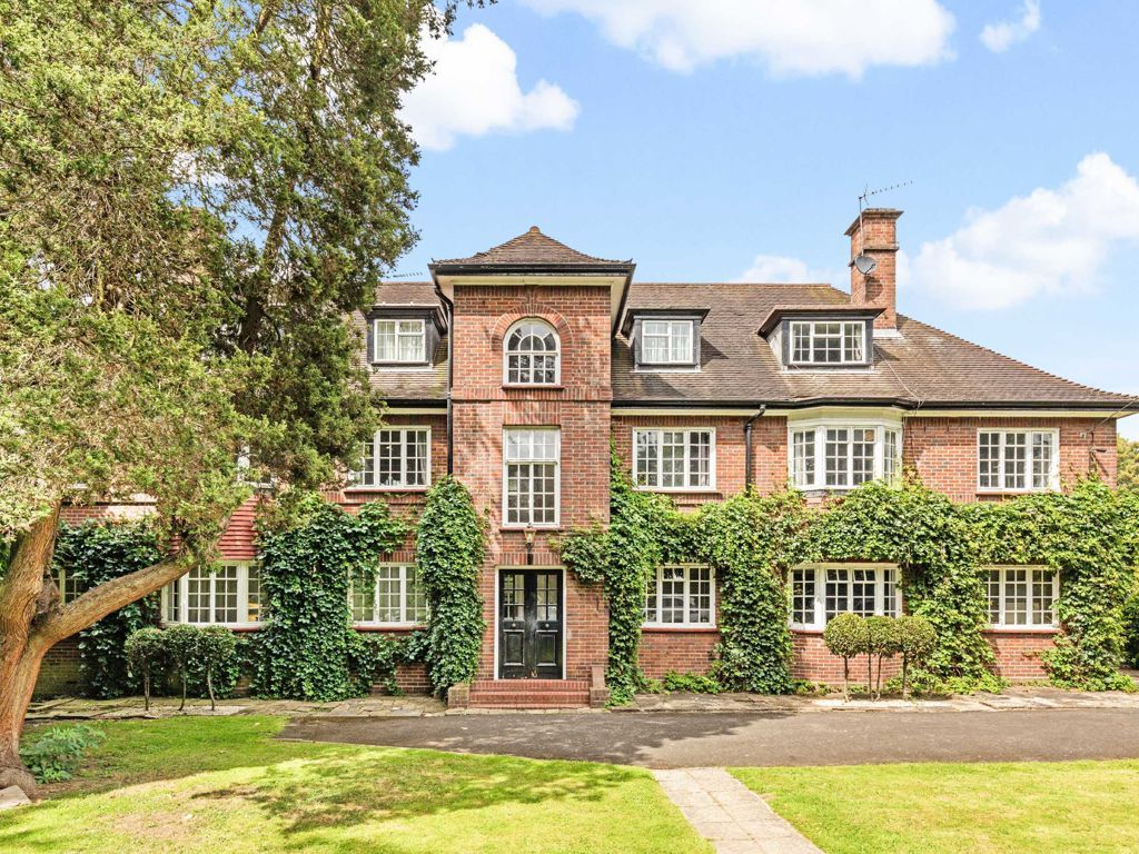 3 bed flat for sale in Castle Way, Feltham TW13, £425,000 - Zoopla