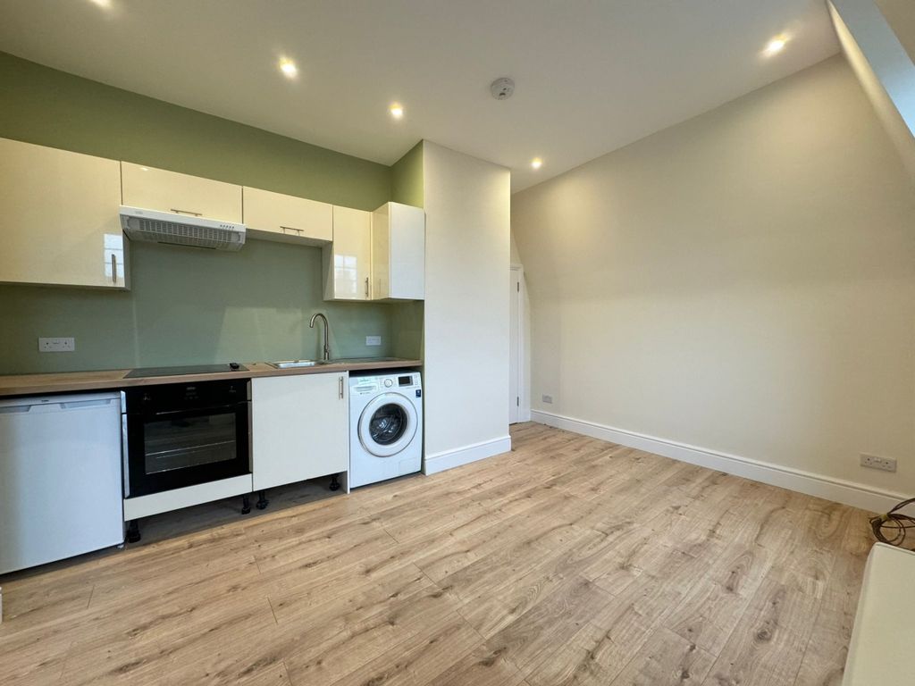 1 bed flat to rent in Tottenham Lane, London N8, £1,550 pcm - Zoopla