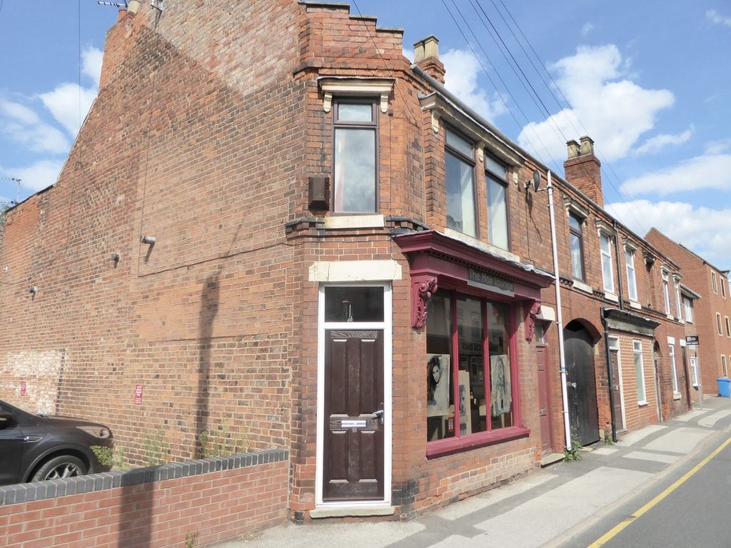 2 bed flat to rent in Albert Road, Retford DN22, £495 pcm - Zoopla