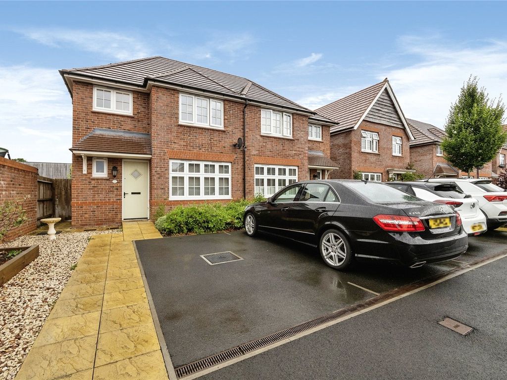 3 Bed End Terrace House For Sale In Skylark Close Kingsteignton