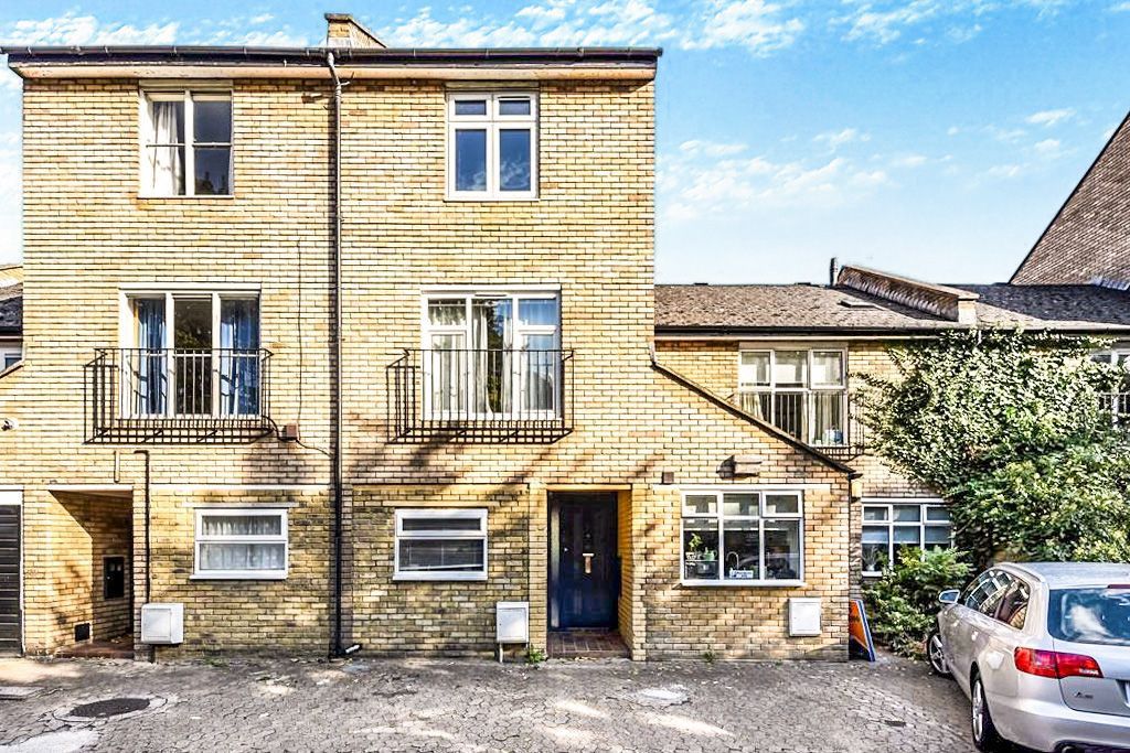 4 bed flat to rent in Melbourne Mews, Stockwell, London SW9, £3,900 pcm ...