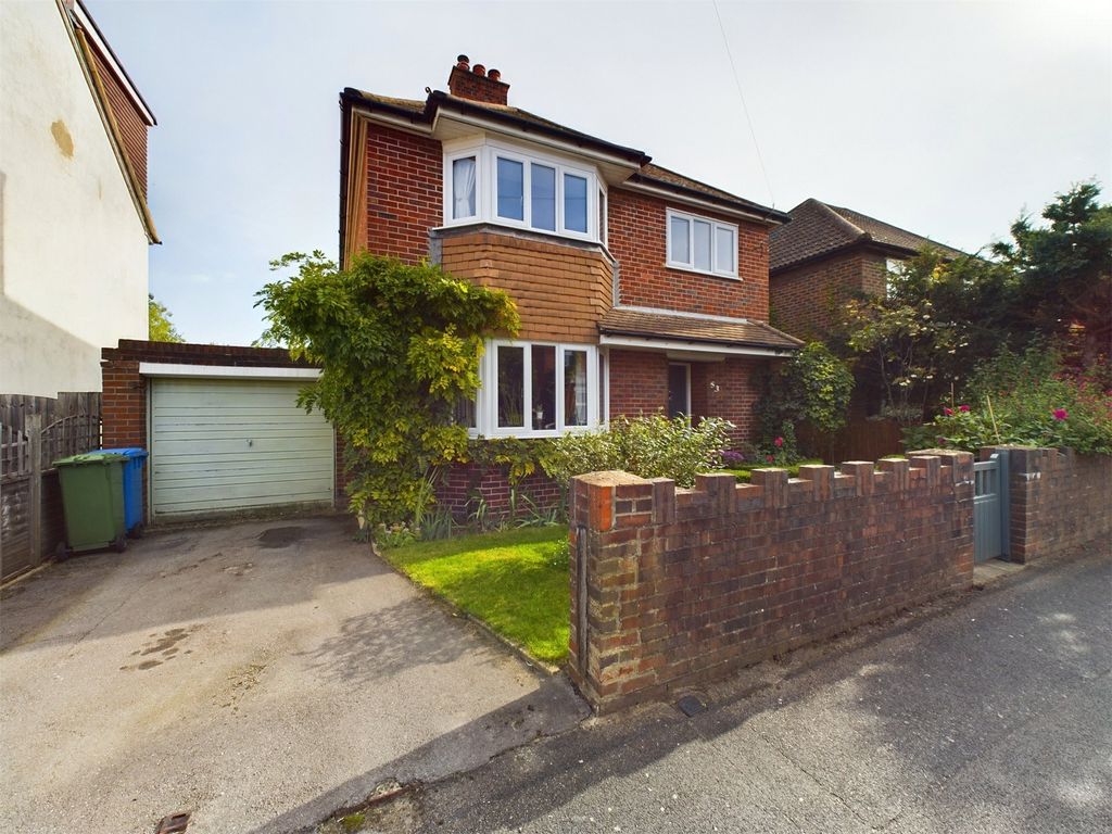 3 Bed Detached House For Sale In York Road Farnborough Hampshire Gu14