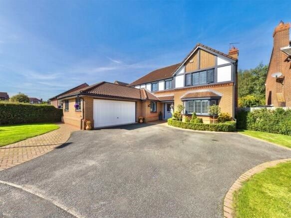 5 bed detached house for sale in Barshaw Gardens, Appleton, Warrington ...