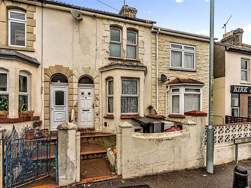 3 Bed Terraced House For Sale In Gillingham Road Gillingham Kent Me7