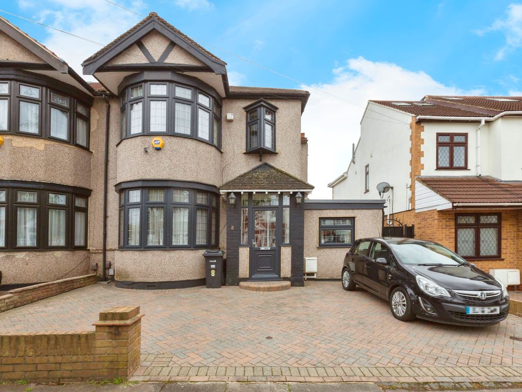 3 bed semi-detached house for sale in Fairmead Gardens, Ilford IG4, £ ...