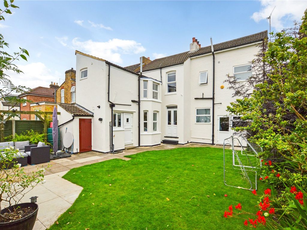 5 bed detached house for sale in Princes Street, Dunstable ...