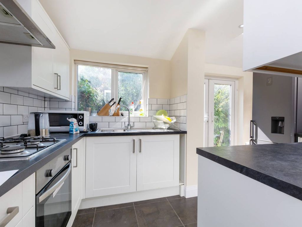 3 bed property to rent in Rectory Lane, Tooting, London SW17 - Zoopla