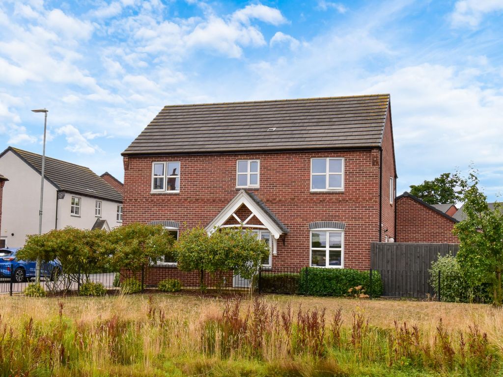 4 bed detached house for sale in Burton Way, Fleckney, Leicestershire ...