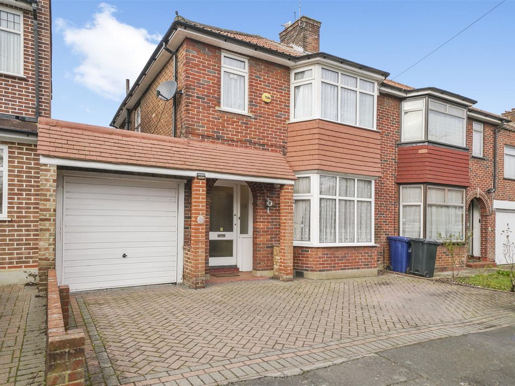 3 Bed Semi Detached House For Sale In Ashness Gardens Greenford Ub6 £