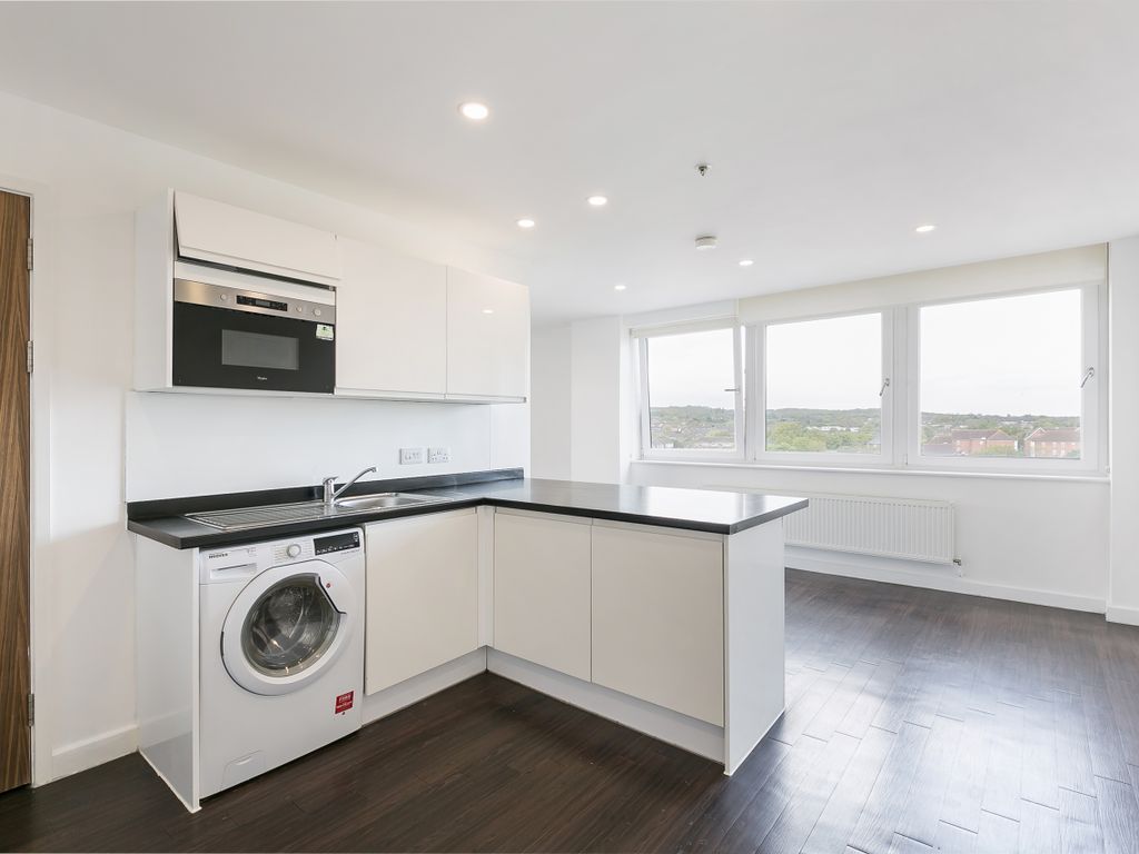 1 bed flat to rent in Trafford House, Cherrydown East, Basildon SS16, £ ...