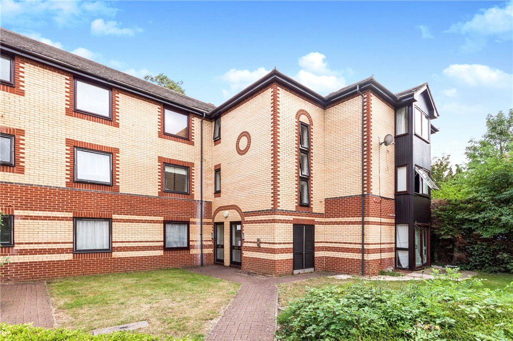 1 Bed Flat For Sale In Finchampstead Road Wokingham Berkshire Rg40