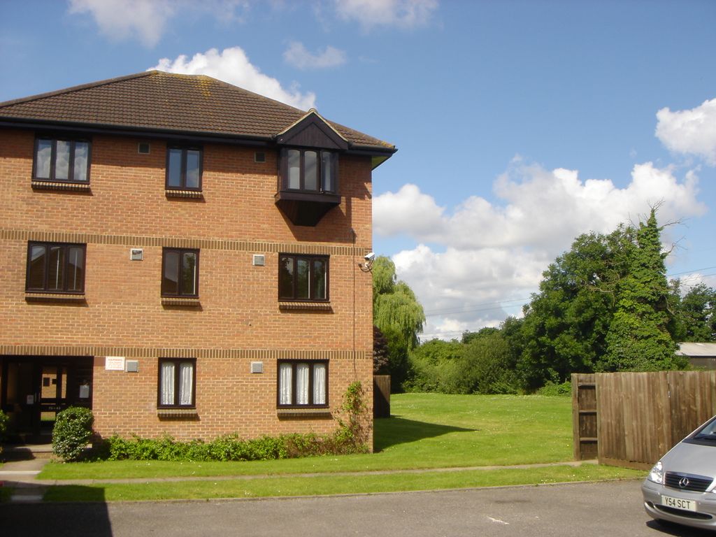 2 bed flat for sale in Vicarage Way, Colnbrook, Slough SL3, £245,000 ...