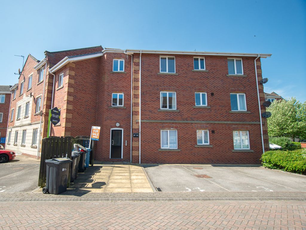 2 bed flat to rent in Lock Keepers Court, Hull HU9, £695 pcm - Zoopla