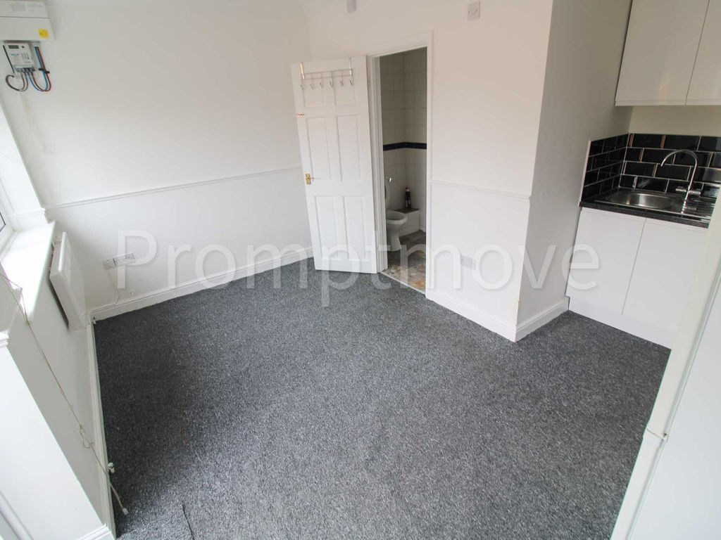 1 bed property to rent in Waller Avenue, Luton LU4, £850 pcm - Zoopla