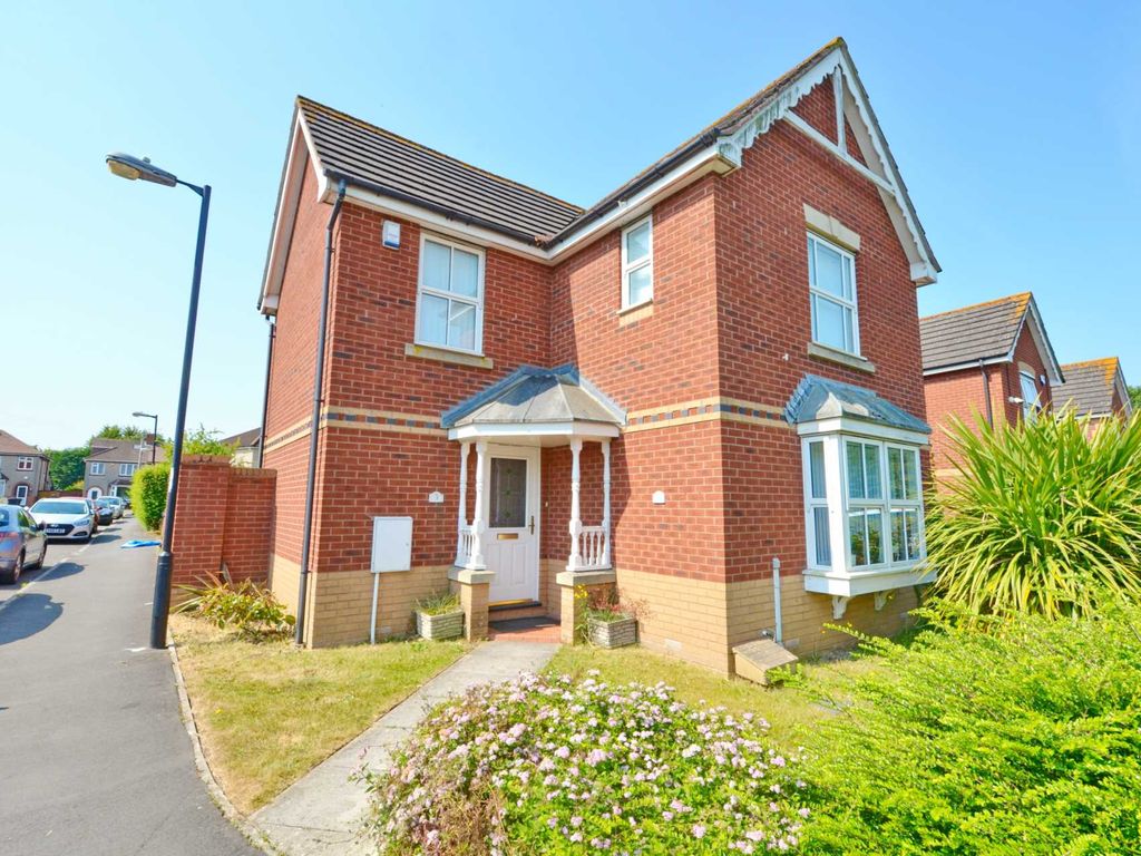 3 bed detached house to rent in Biddestone Road, Horfield BS7 - Zoopla