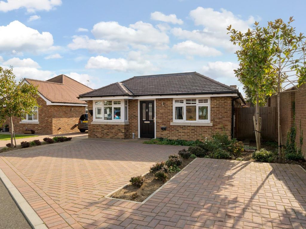 2 bed detached bungalow for sale in Kingsley Gate, Kennington, Ashford TN24, £395,000 - Zoopla