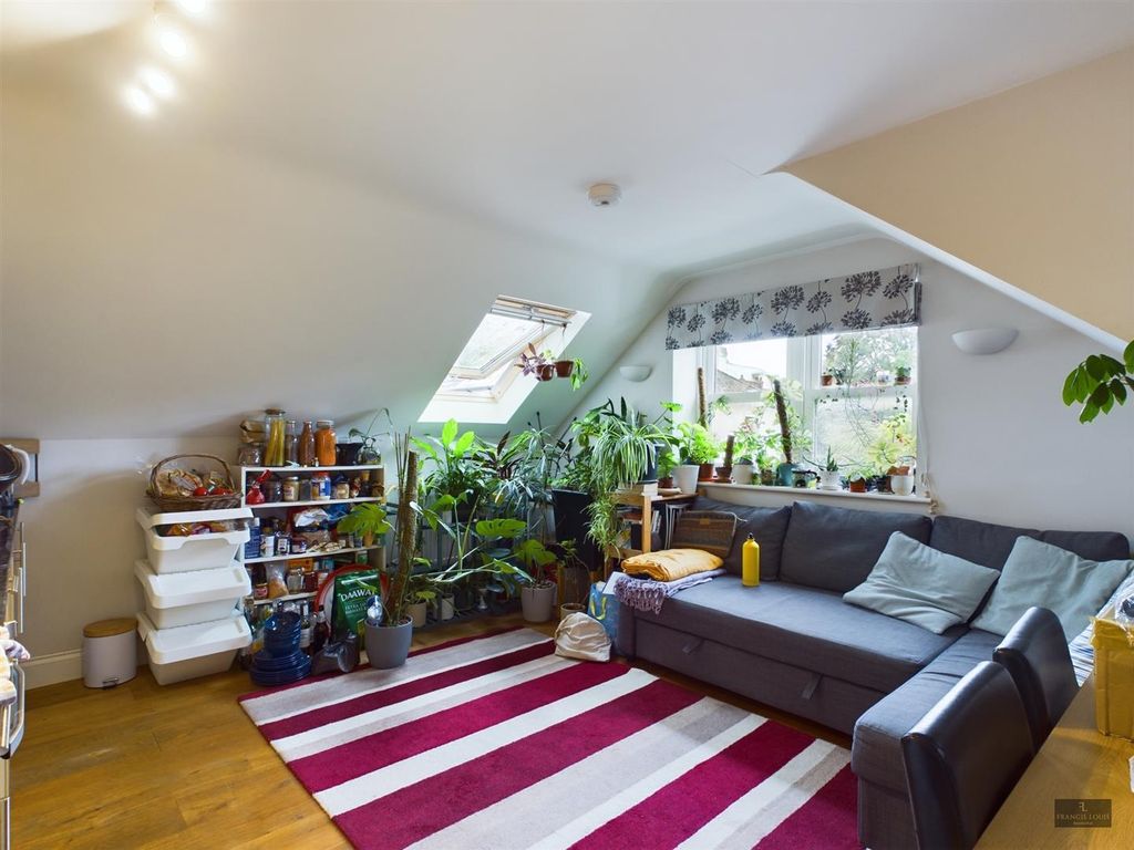 1 bed flat to rent in York Road, Exeter EX4, £975 pcm - Zoopla