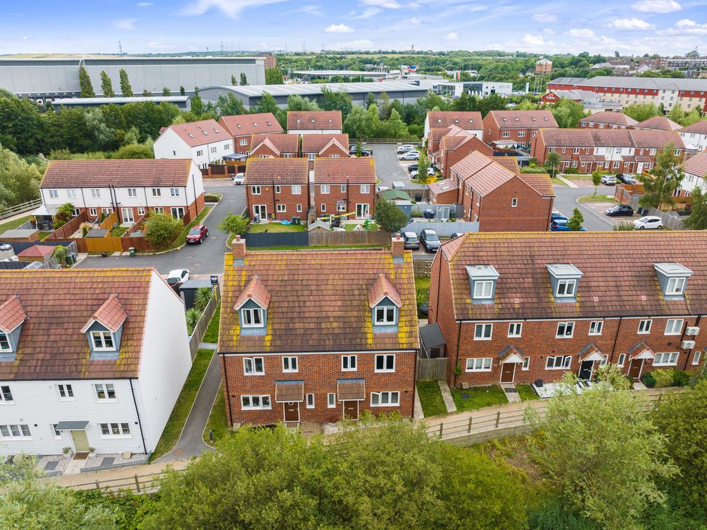 4 bed semi-detached house for sale in Ellingham View, Dartford DA1 - Zoopla