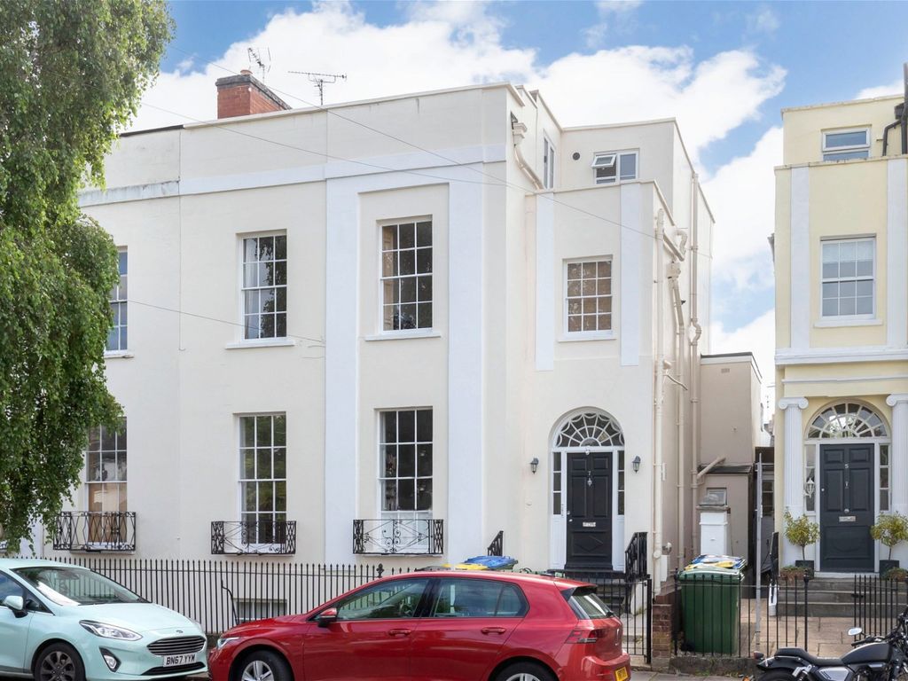 2 bed flat for sale in Priory Street, Cheltenham GL52, £425,000 - Zoopla