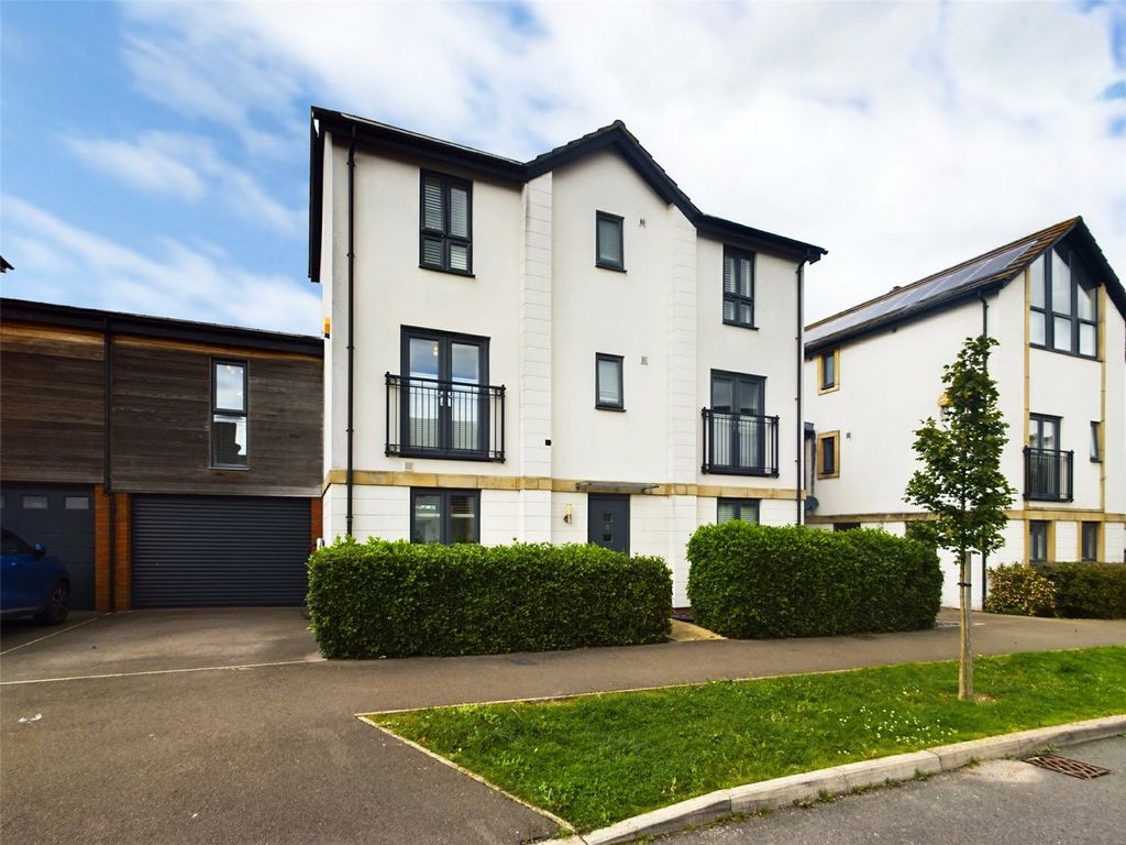 4 Bed Link Detached House For Sale In Denman Avenue Cheltenham