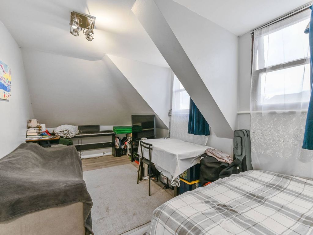 1 bed flat for sale in Maytree Court, Mitcham CR4, £235,000 - Zoopla