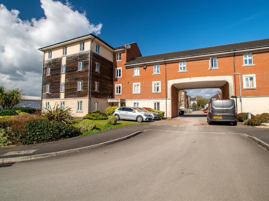 2 bed flat for sale in Ffordd James Mcghan, Cardiff CF11, £155,000 - Zoopla