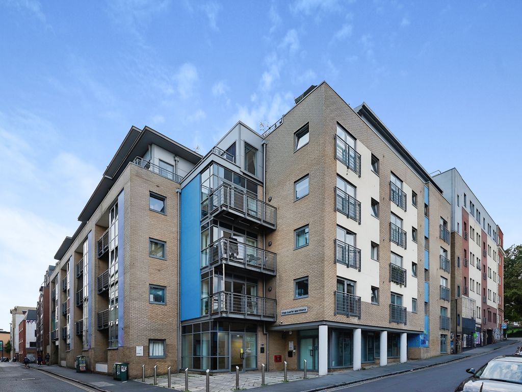 2 bed flat for sale in King Square Avenue, Bristol BS2, £270,000 - Zoopla