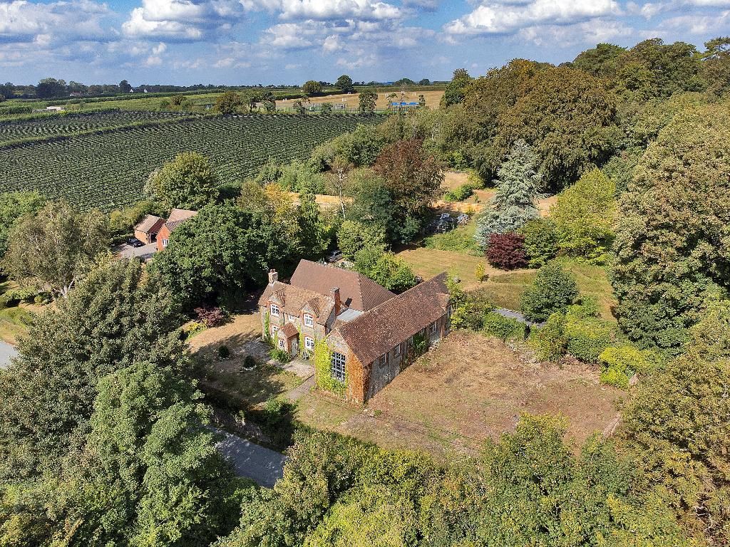 5 bed detached house for sale in Chart Road, Chart Sutton, Kent ME17, £ ...