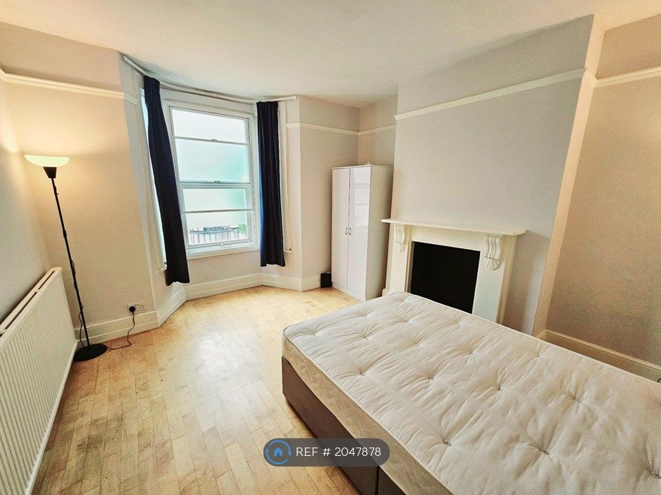 Room to rent in London, London SW8, £1,050 pcm - Zoopla