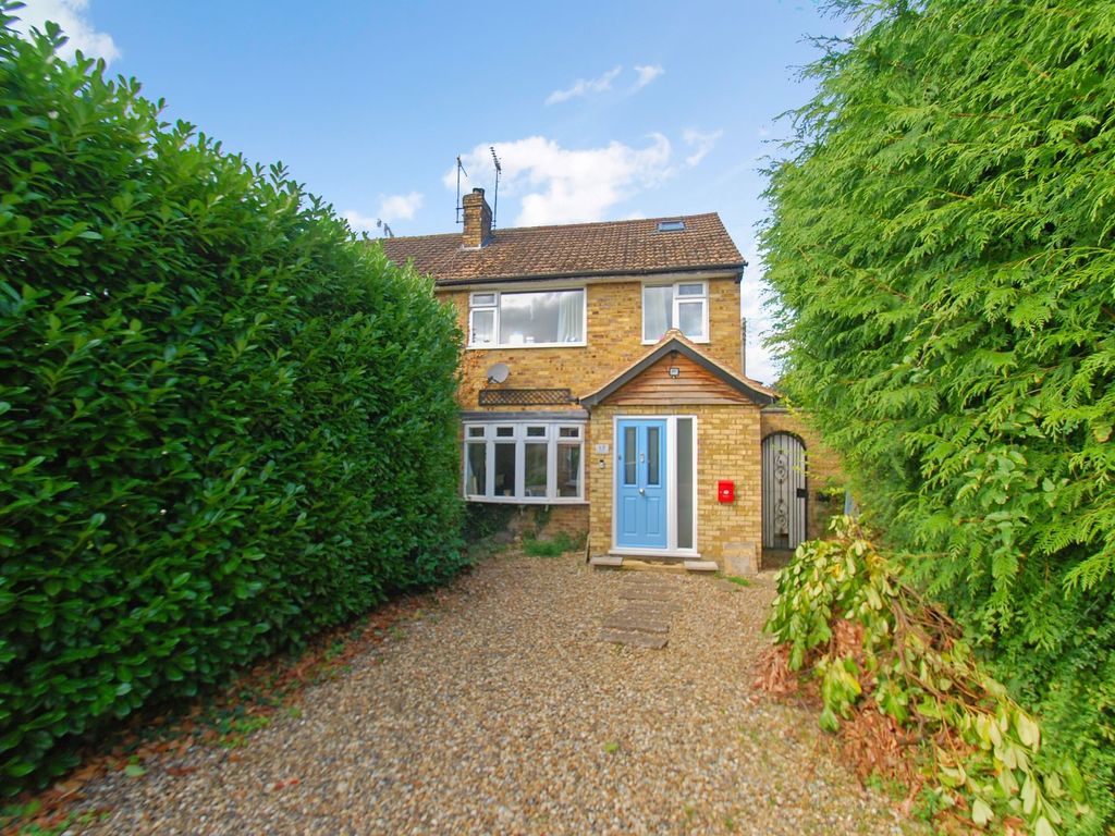 4 Bed Semi Detached House For Sale In Derehams Lane Loudwater High
