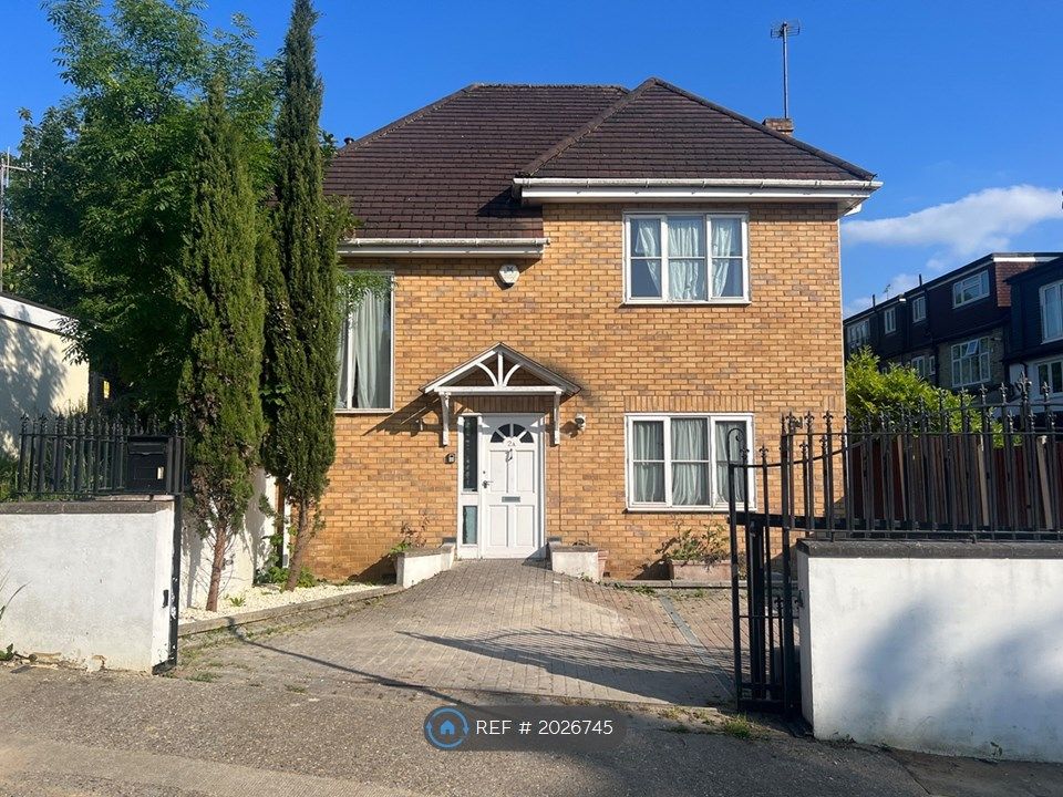 Room to rent in Eton Avenue, Barnet EN4, £800 pcm - Zoopla