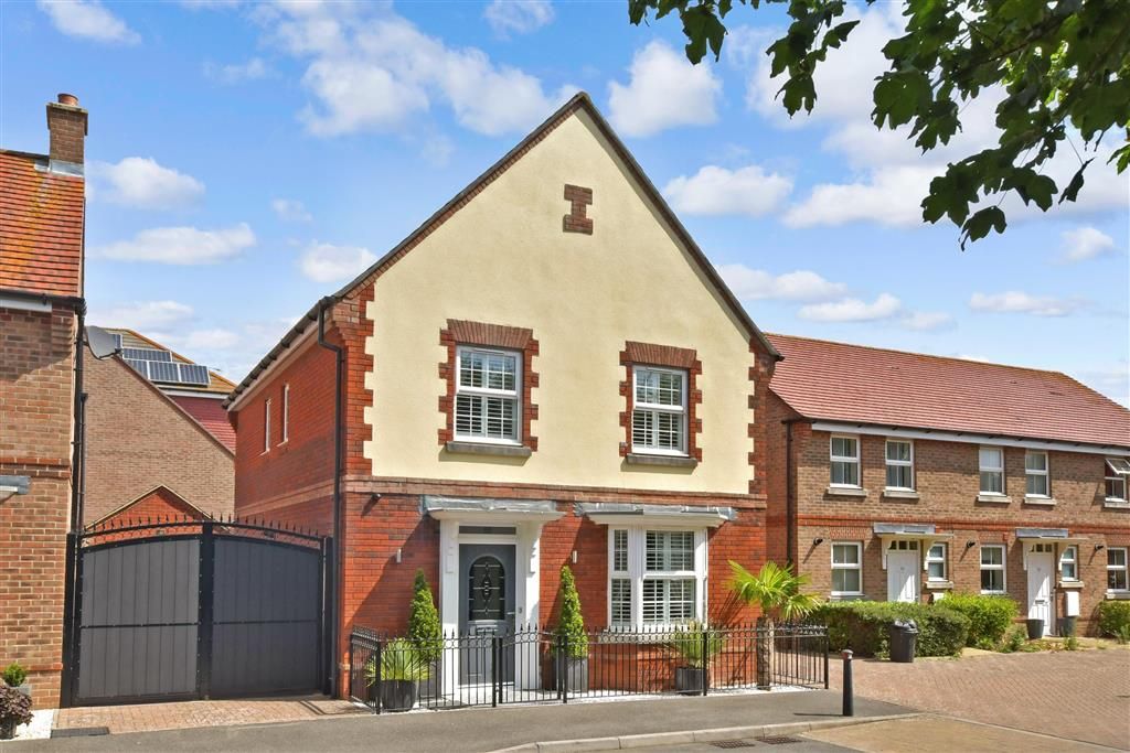 4 Bed Detached House For Sale In Blackthorn Avenue Felpham Bognor
