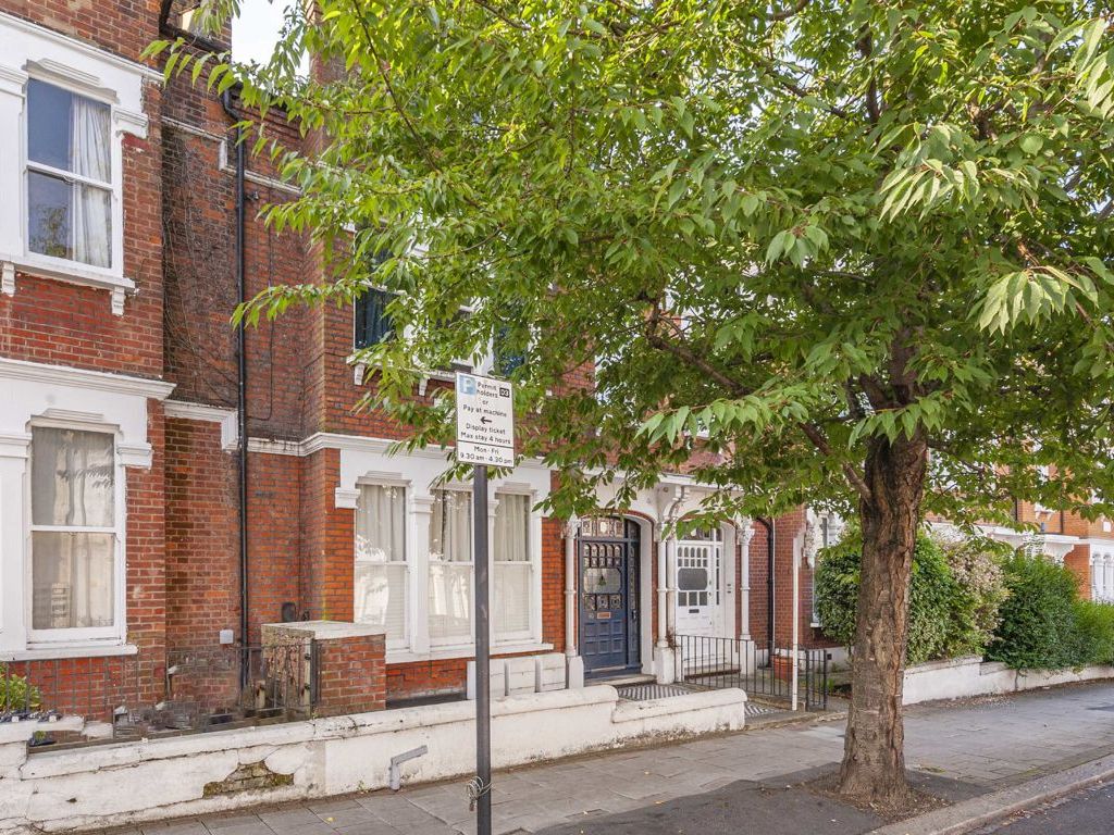 2 bed flat to rent in Ritherdon Road, London SW17, £2,100 pcm - Zoopla